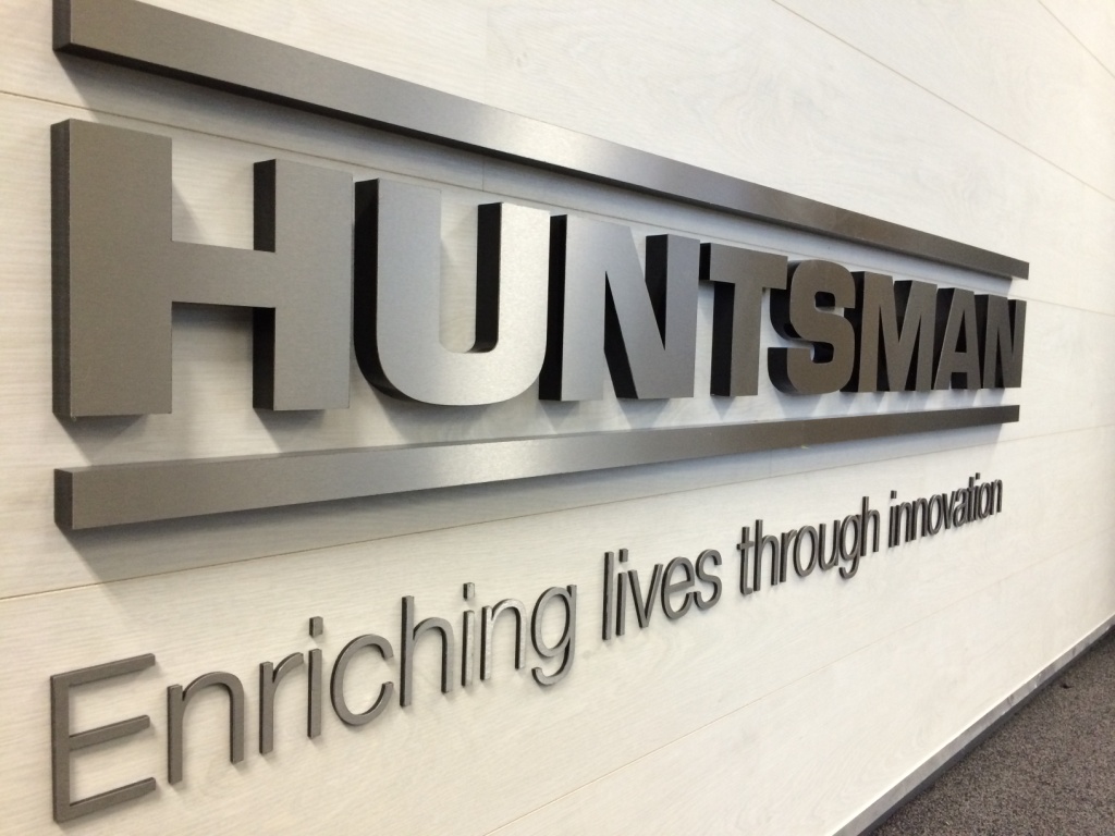 Huntsman Holland "Enriching lives through innovation" - Office Styling